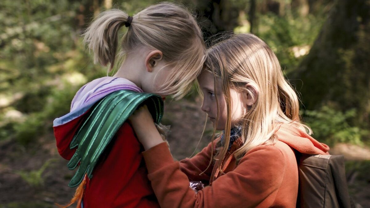 Zlín Film Festival (Déčko.cz) — ZFF 2021 - trailer -Sisters: the summer ...